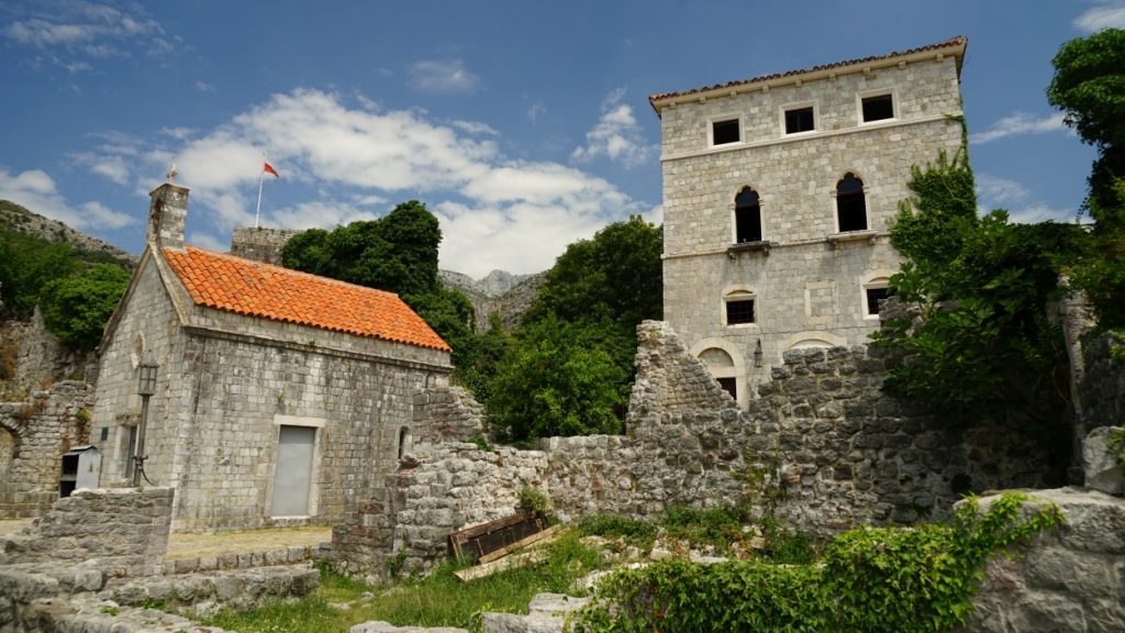 STARI BAR – Live The Life Expeditions