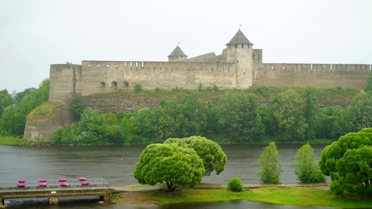 VALASTE JUGA & NARVA – Live The Life Expeditions