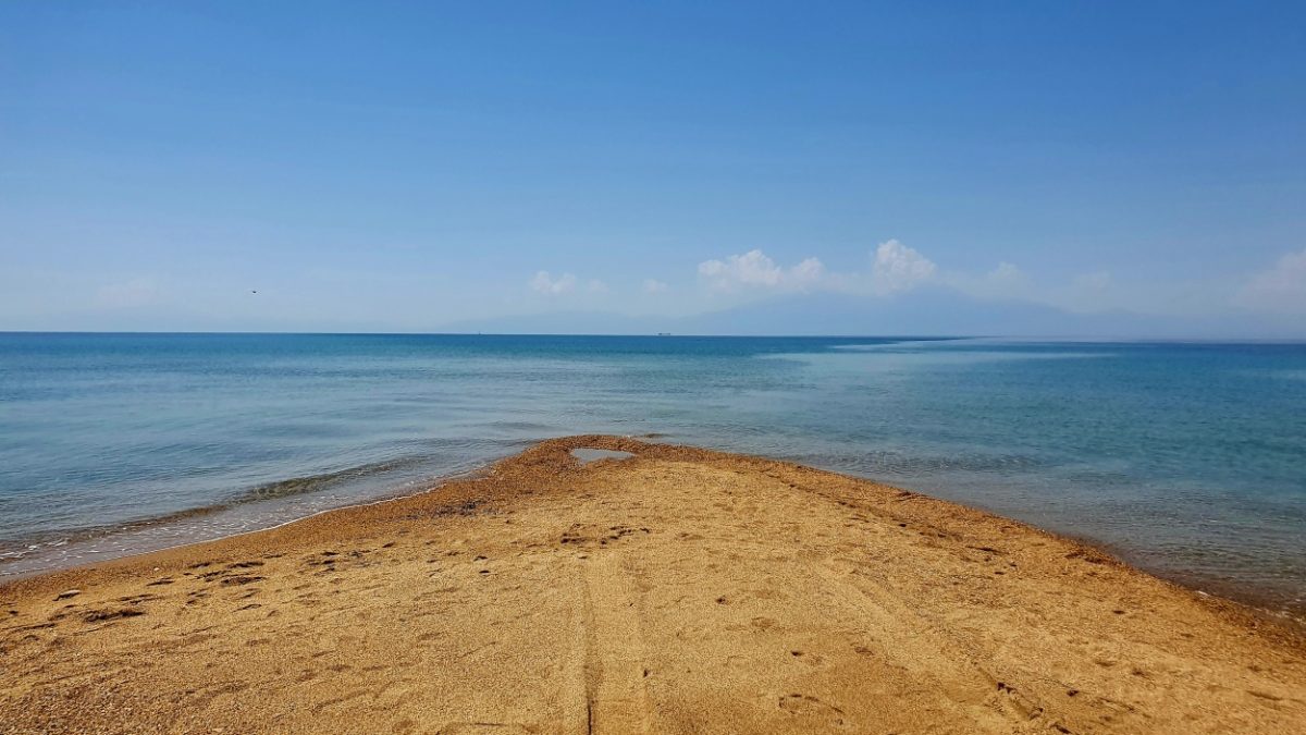 POTAMOS BEACH – Live The Life Expeditions