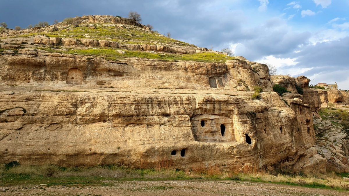 KHINNIS RELIEFS – Live The Life Expeditions