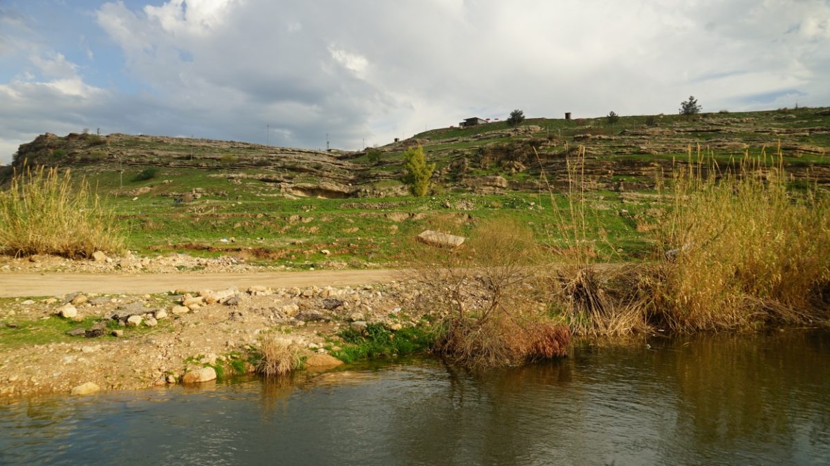KHINNIS RELIEFS – Live The Life Expeditions