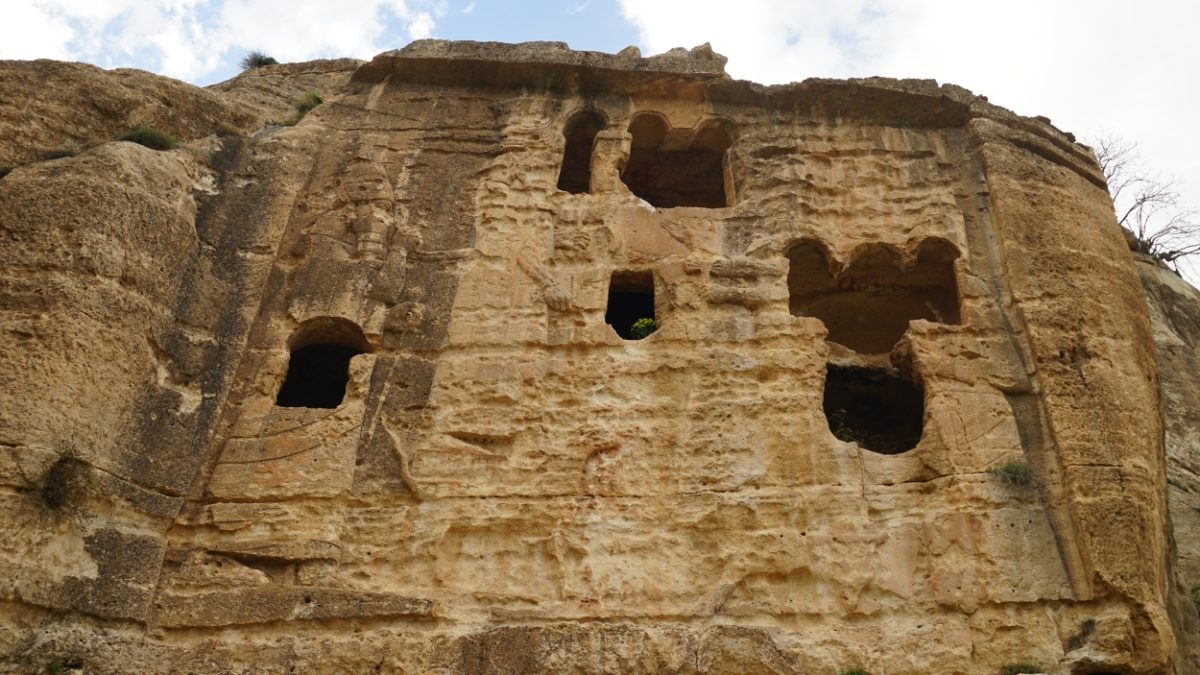 KHINNIS RELIEFS – Live The Life Expeditions